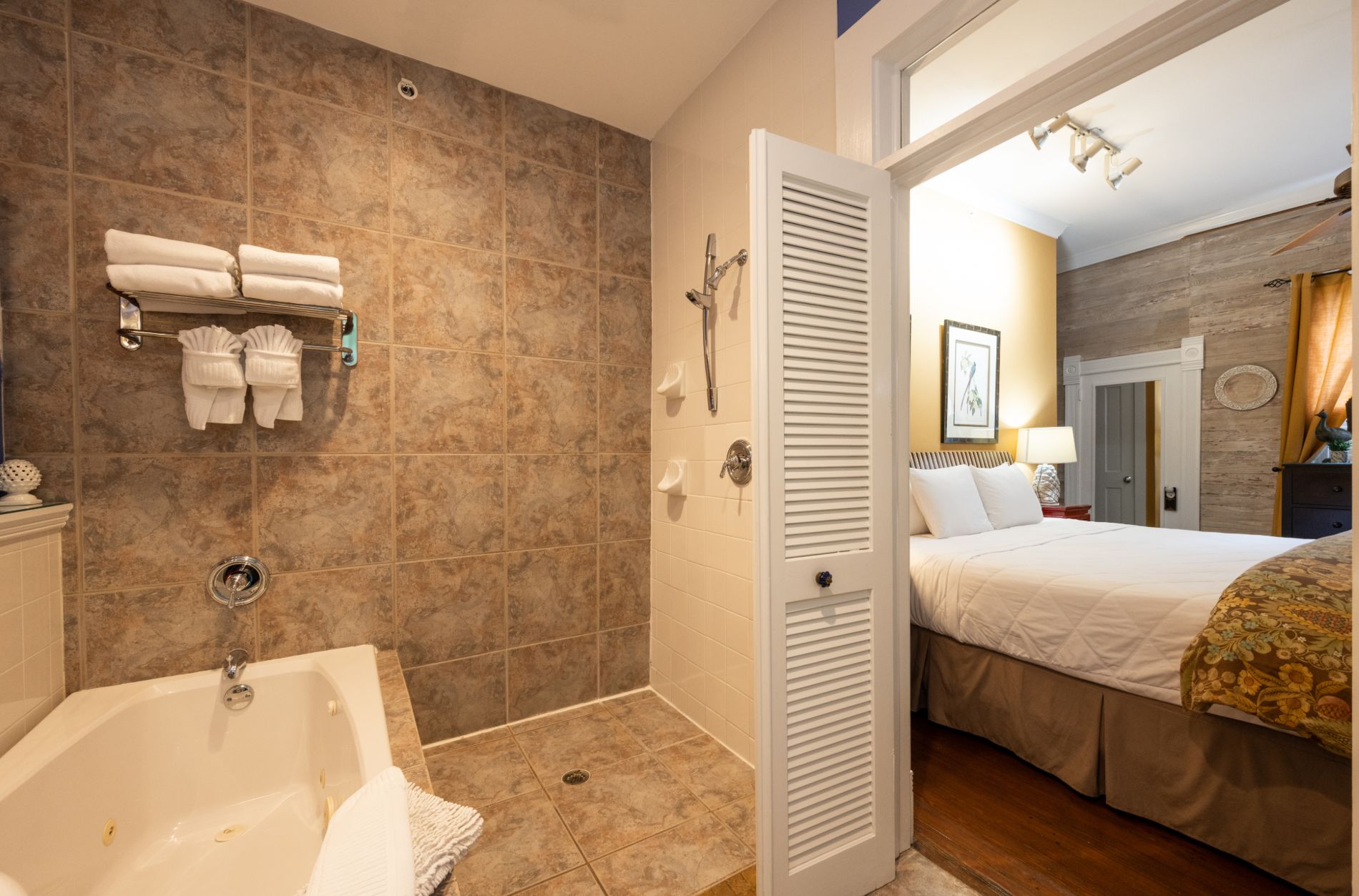 Comfortable Accommodations in The Keys | The Mermaid & The Alligator