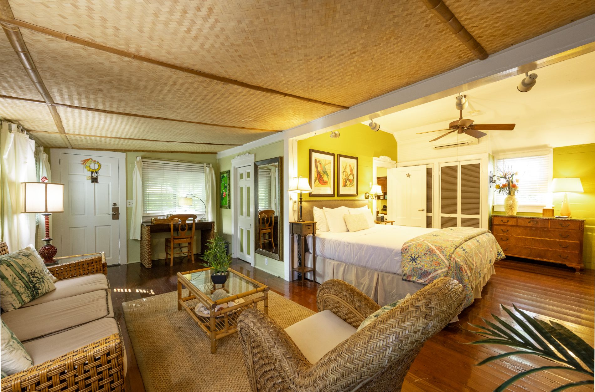 Comfortable Accommodations in The Keys | The Mermaid & The Alligator