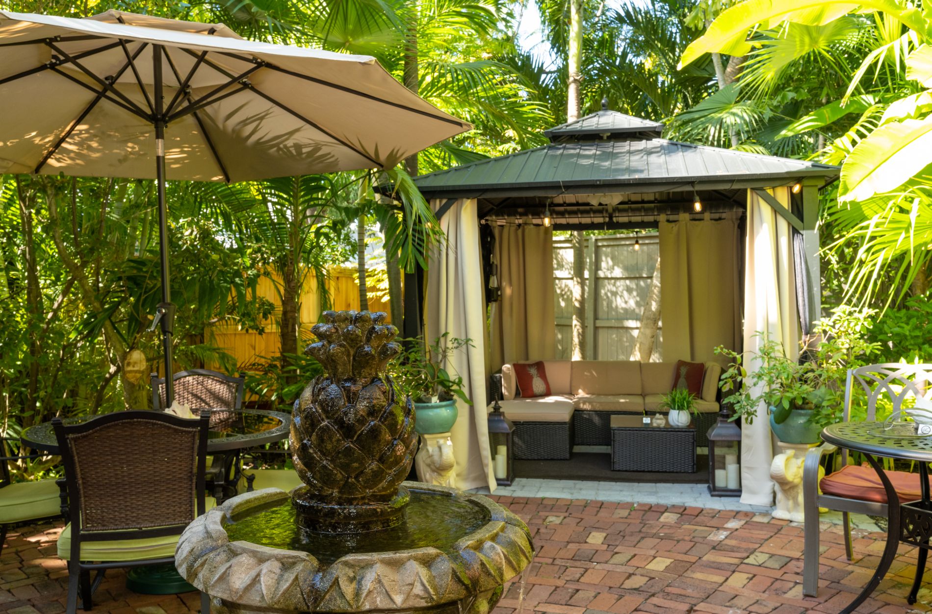 Key West Bed & Breakfast With Pool | The Mermaid & The Alligator