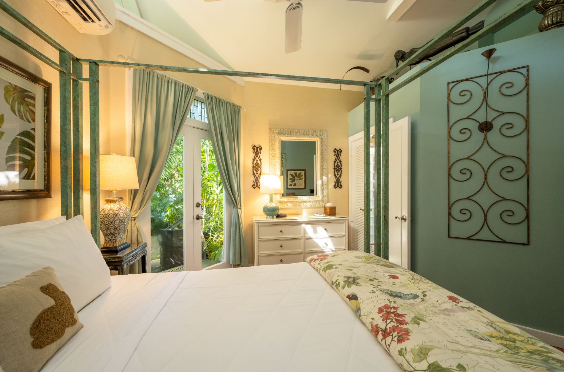 Comfortable Accommodations in The Keys | The Mermaid & The Alligator
