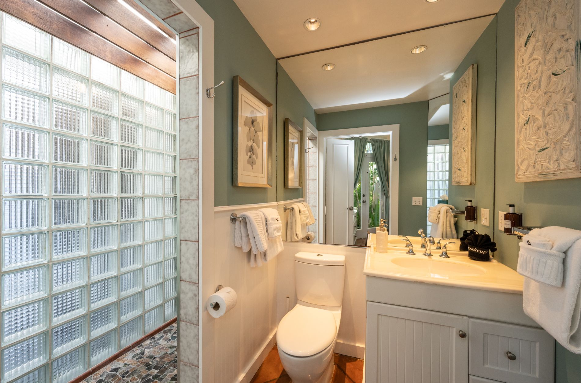 Comfortable Accommodations in The Keys | The Mermaid & The Alligator