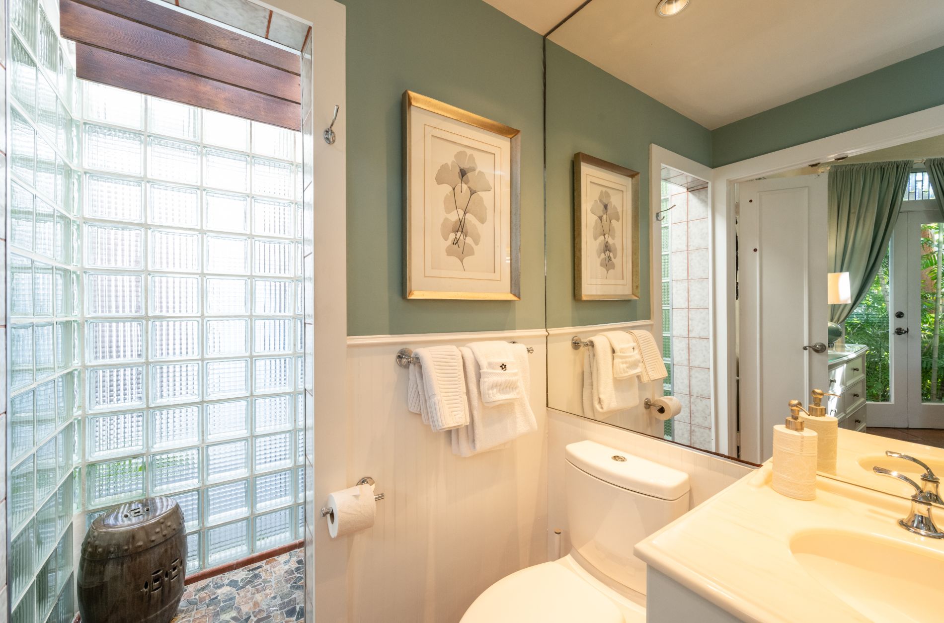 Comfortable Accommodations in The Keys | The Mermaid & The Alligator